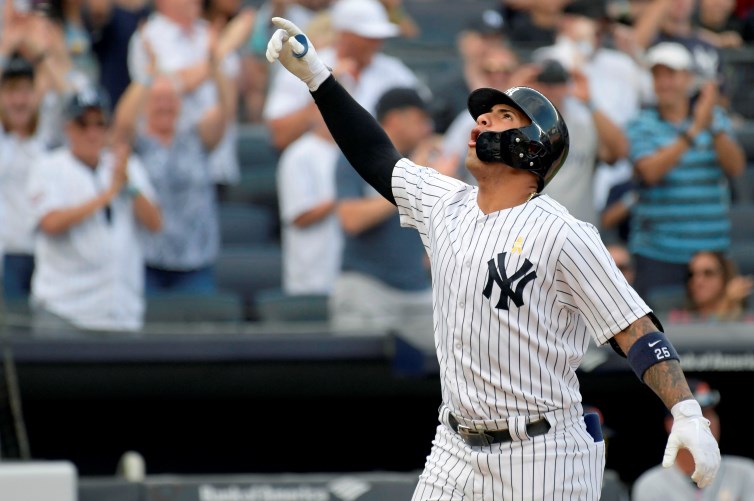 Gleyber Torres no cede a la presión de Miguel Andújar