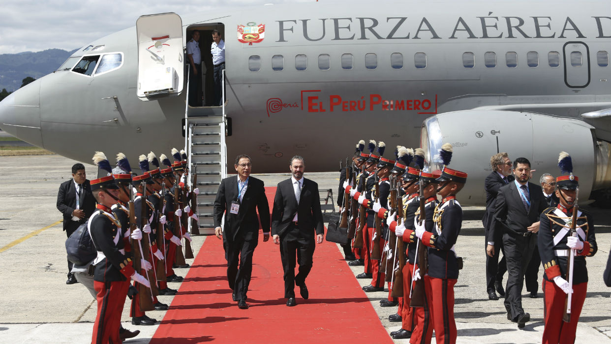 Justicia evalúa si prohíbe salir de Perú al expresidente Alan García