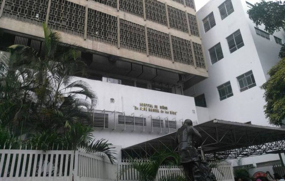 Madres en el J. M de los Ríos esperan por la ayuda humanitaria