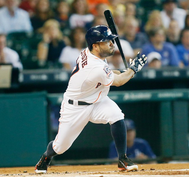 Altuve está de vuelta con los Astros y trabaja en las dobles matanzas