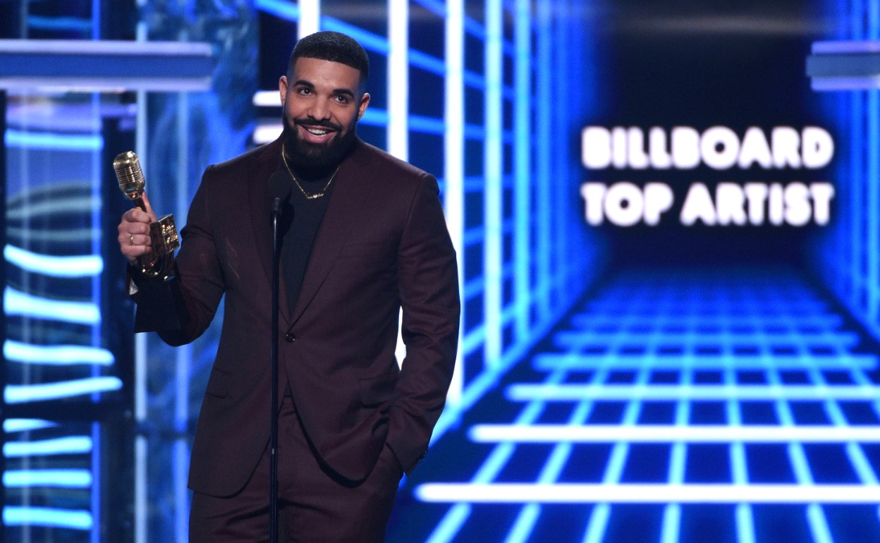 Drake rompe récord de Taylor Swift en Premios Billboard