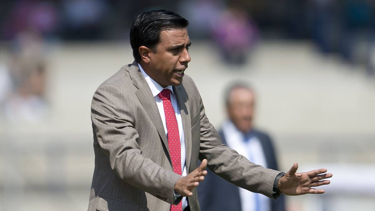 César Farías se estrena este martes como técnico de la selección de Bolivia