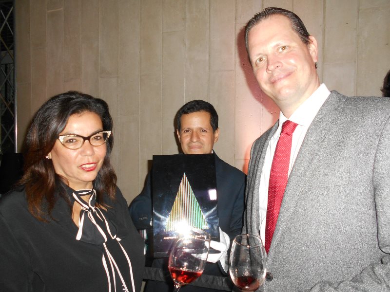 Noche de brindis y arte para coleccionistas