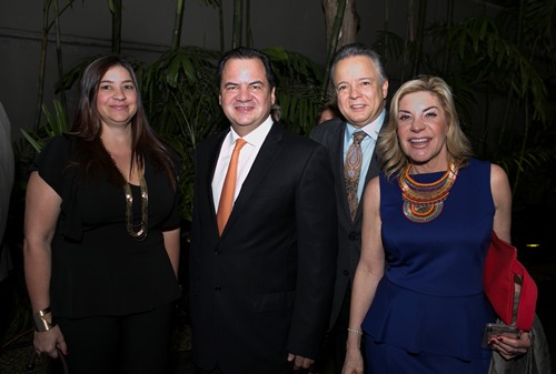 Noche de brindis y arte para coleccionistas