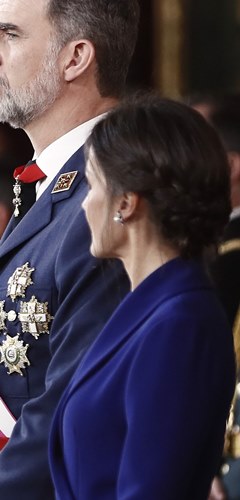 La reina de azul en su primer compromiso de 2020