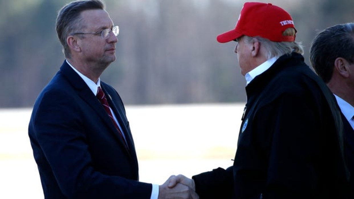 Dos legisladores estuvieron expuestos al coronavirus antes de reunirse ...