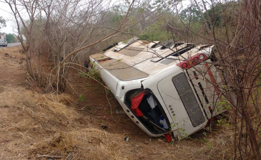Dos Muertos En Volcamiento De Autobús Que Regresaba Cargado De Repatriados