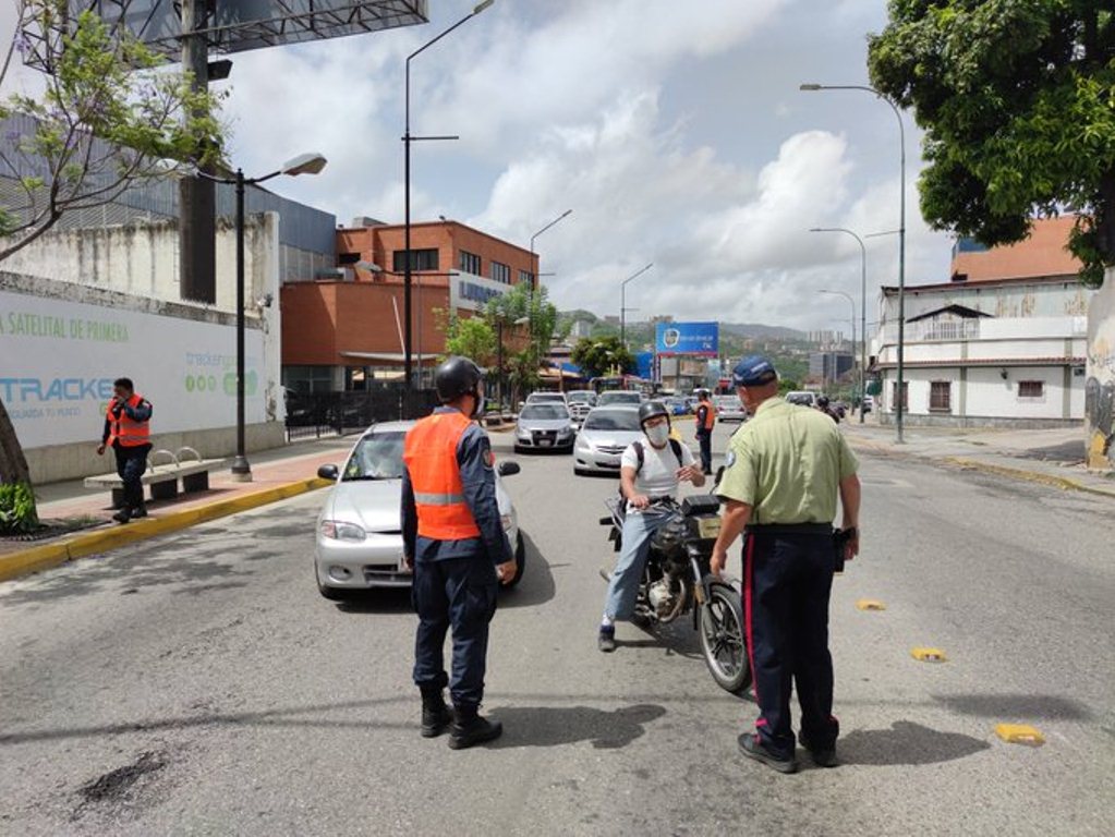Restringido el paso en calles, avenidas y autopistas de Caracas Restringido el paso en calles, avenidas y autopistas de Caracas