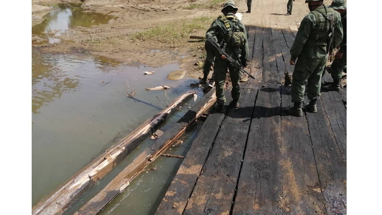 Funcionarios Destruyen Puente Clandestino En El Táchira