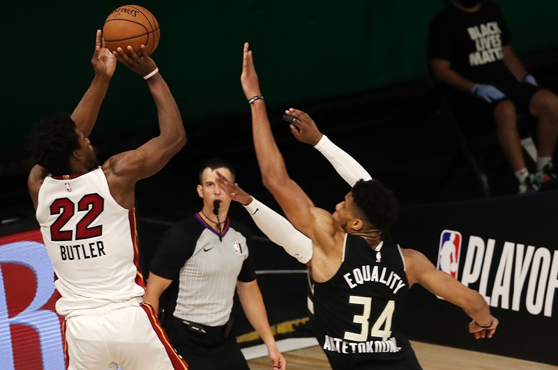 El Heat pone a temblar a los favoritos Bucks en la NBA