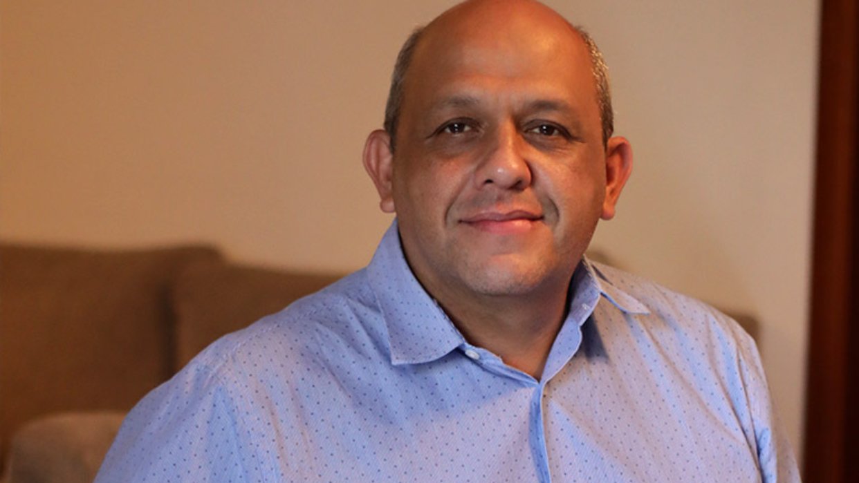 Alfredo Parada: El 6D se debe elegir un Parlamento plural y totalmente ...