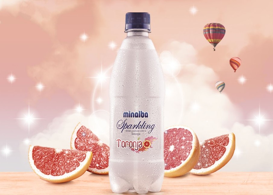 Una bebida con sabor a toronja, burbujeante y refrescante