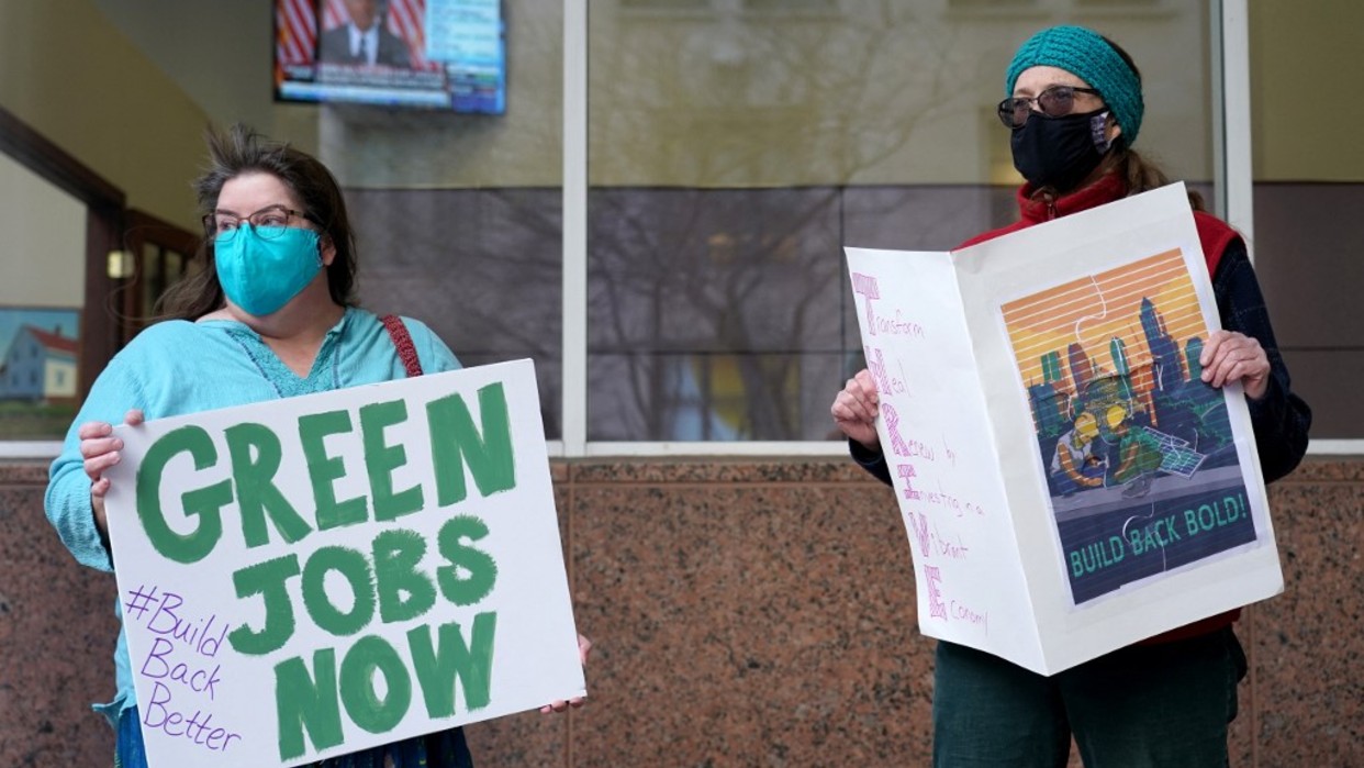 Republicanos se abren a una versión recortada del plan de infraestructuras de Biden