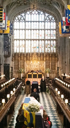 Un funeral solemne y emotivo