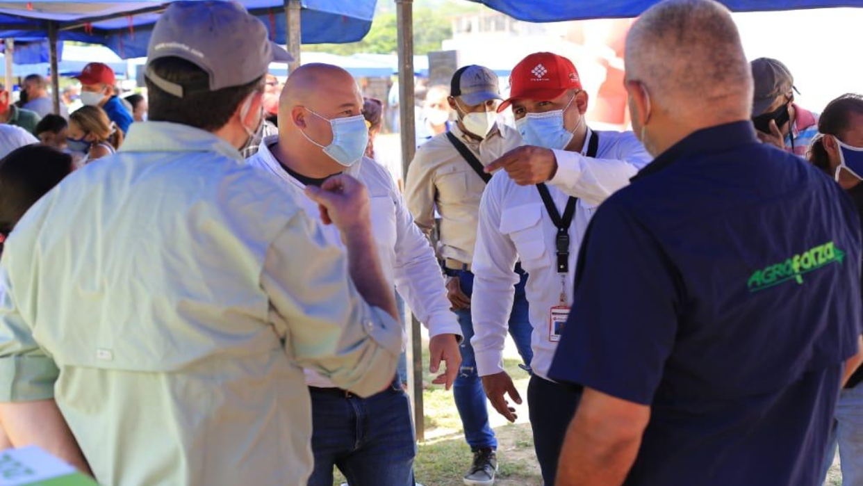 Atendidos más de 300 productores en segunda Expo Venta de Fertilizantes ...