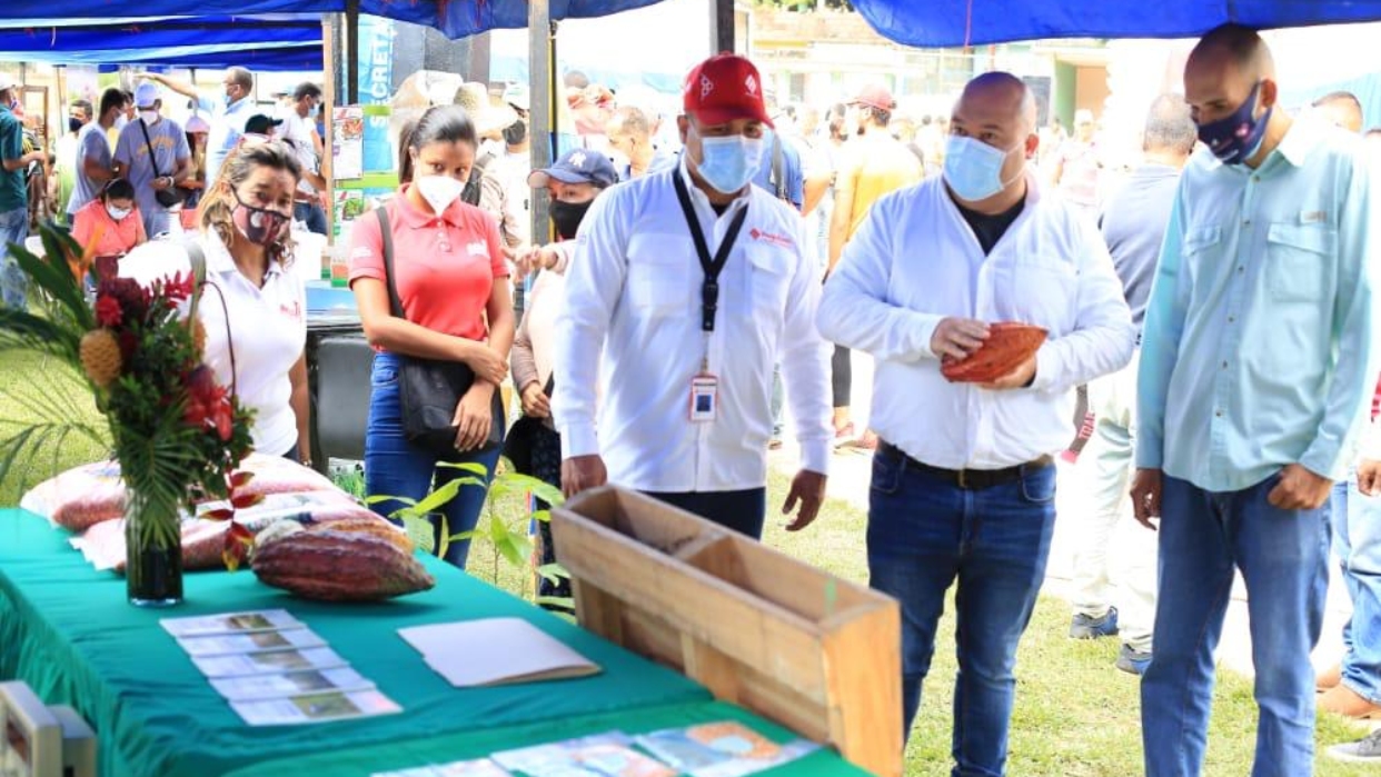 Atendidos más de 300 productores en segunda Expo Venta de Fertilizantes ...