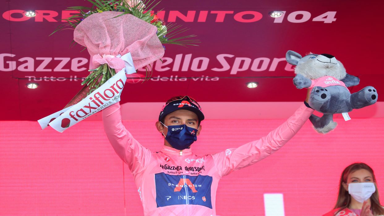Egan Bernal mantiene el liderato del Giro de cara a la crono final en Milán