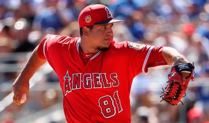 Los Leones refuerzan su bullpen