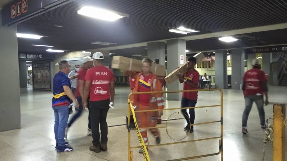 Aplican limpieza y restauración profunda a estación del Metro Chacaíto