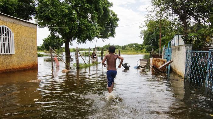 Crecida del río Cuyuní afecta a más de 1.300 familias en El Dorado del ...