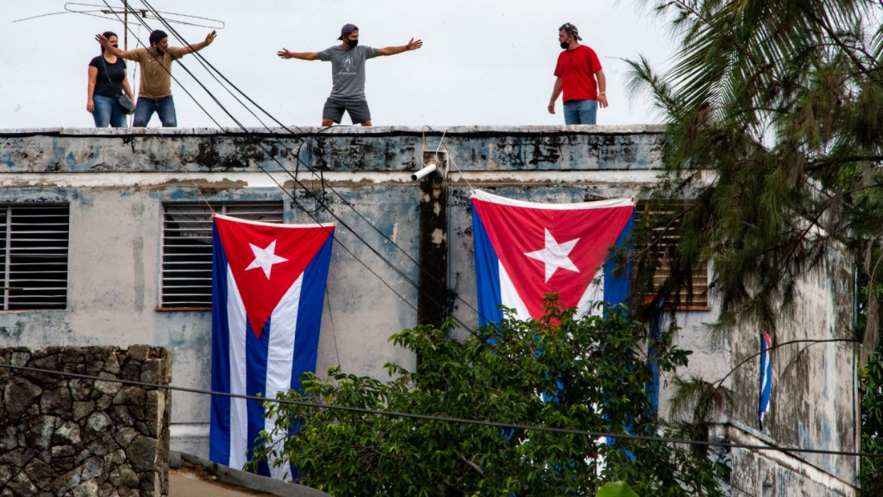 Opositor cubano sitiado en su casa y Díaz-Canel acude a mitin con ...
