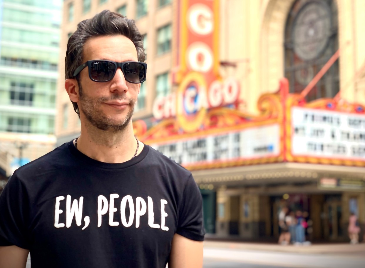 Chevy Verona: “Una canción es como una fotografía viva de tu mente y alma”