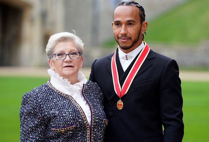 Lewis Hamilton recibe el título de Caballero en Windsor