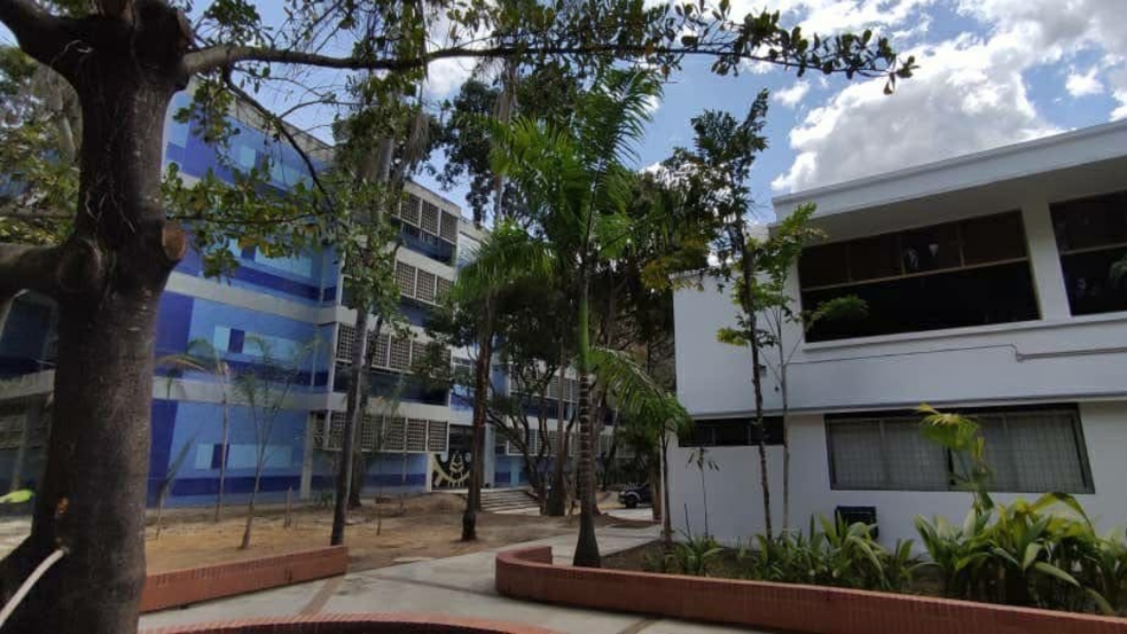 Gobierno nacional entrega espacios de la UCV totalmente dotados y ...