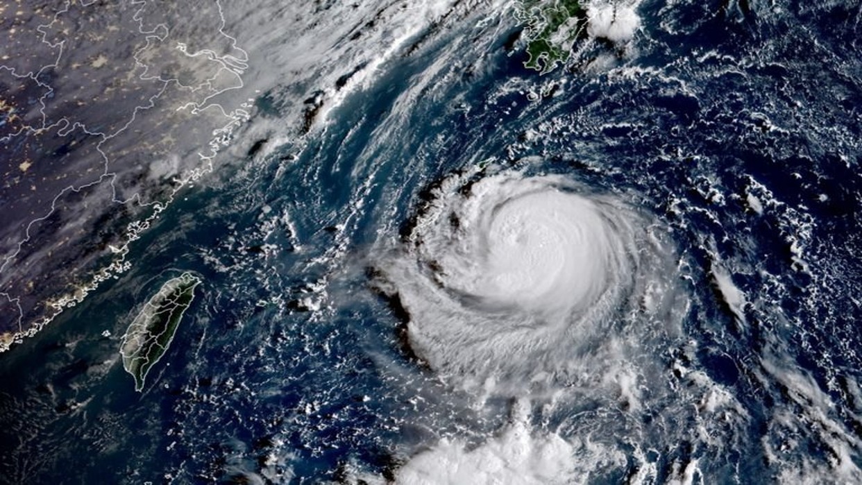 El poderoso tifón Hinnamnor tocará Surcorea este martes