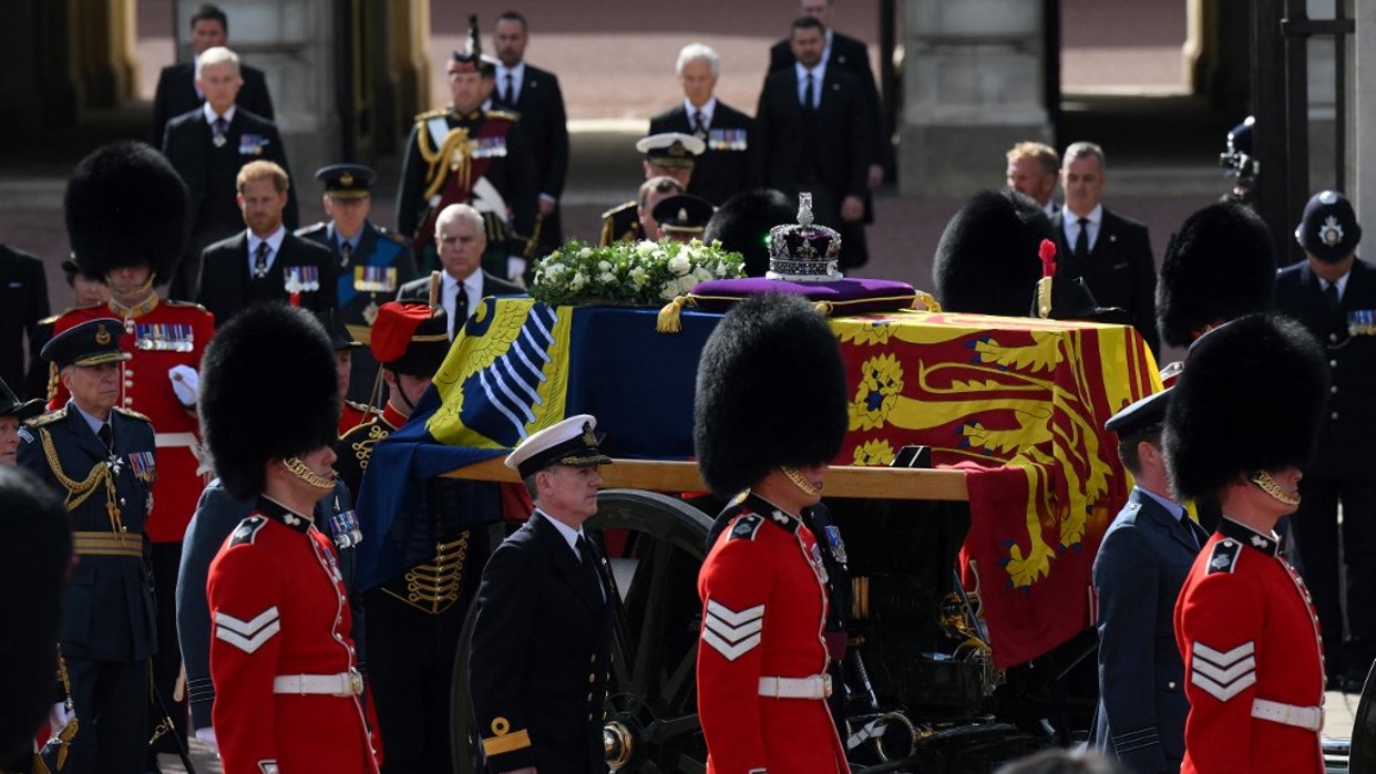 El féretro de Isabel II llegó al Palacio de Westminster para un ... El féretro de Isabel II llegó al Palacio de Westminster para un ...