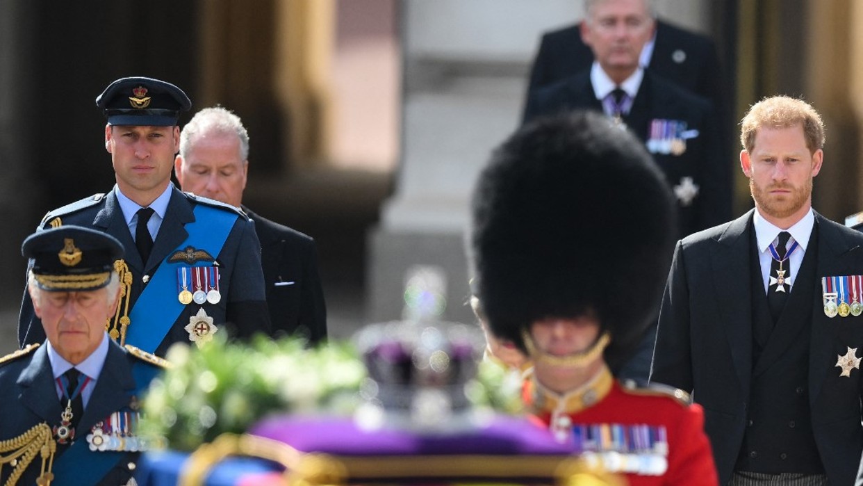El féretro de Isabel II llegó al Palacio de Westminster para un ... El féretro de Isabel II llegó al Palacio de Westminster para un ...
