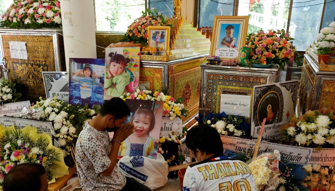 Familiares asisten a funerales tras la matanza en una guardería de ...