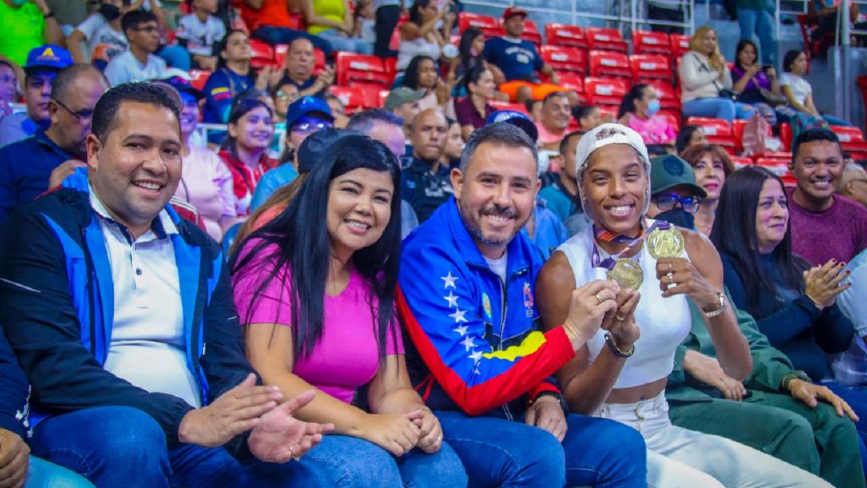 Gobernador Luis Marcano junto a Yulimar Rojas clausuró los Juegos ...