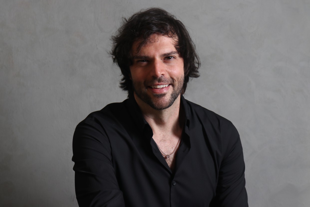 Augusto Nitti se transforma a su voluntad en el cine y en el teatro
