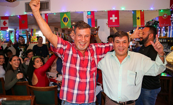 Restaurante Excelente, Food, Bar & Karaoke y sus 10 Mundiales