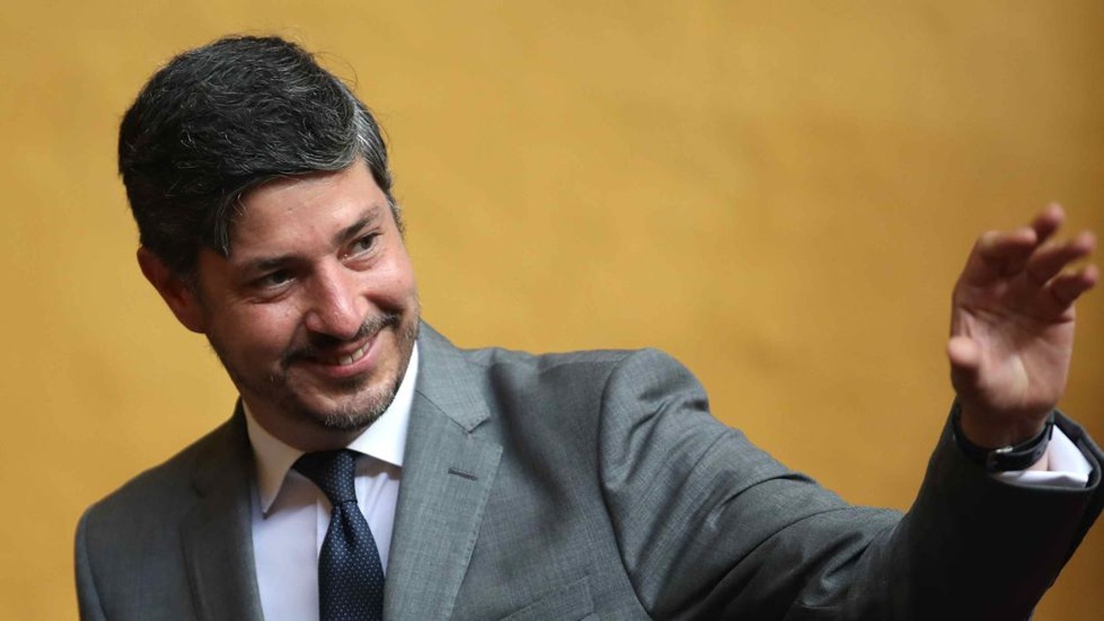 Perú en crisis diplomática con México tras asilo a familia de ...