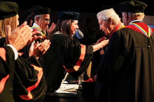 Reconocimiento a un hombre de ideas y trabajo