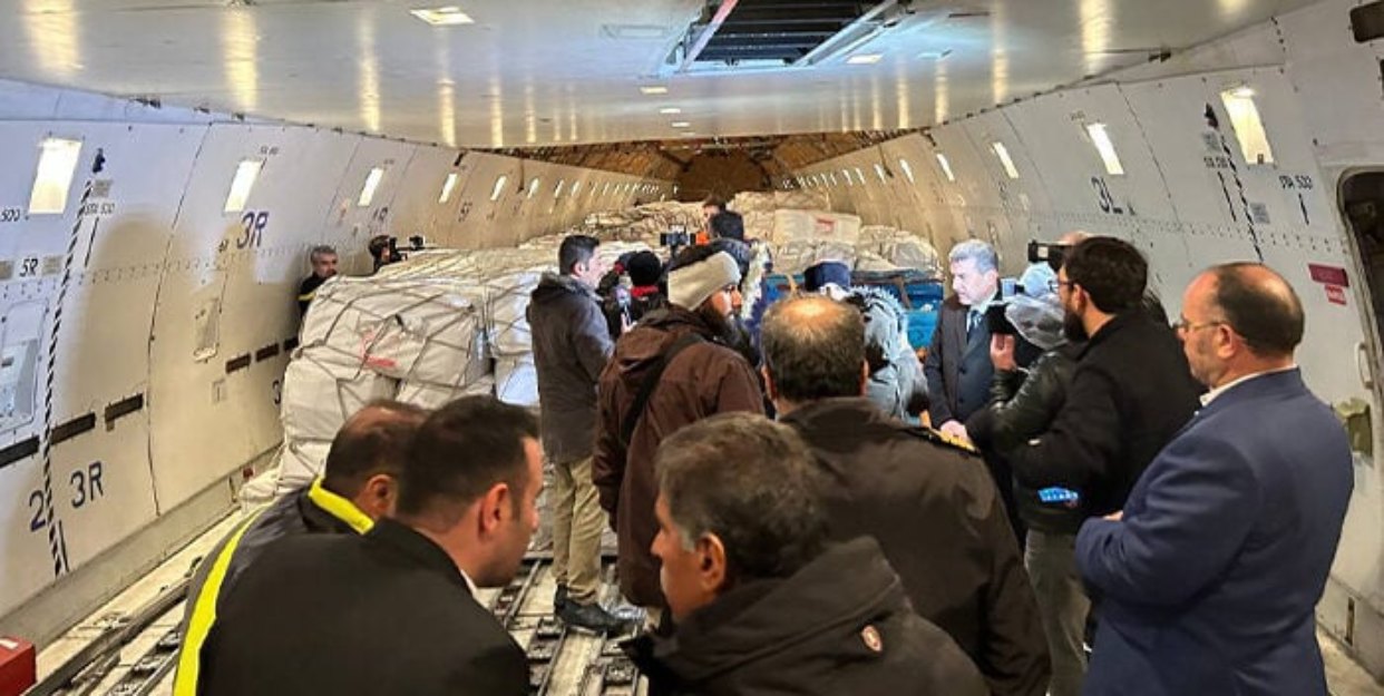 Siria: Llegan a Damasco los primeros aviones con ayuda internacional