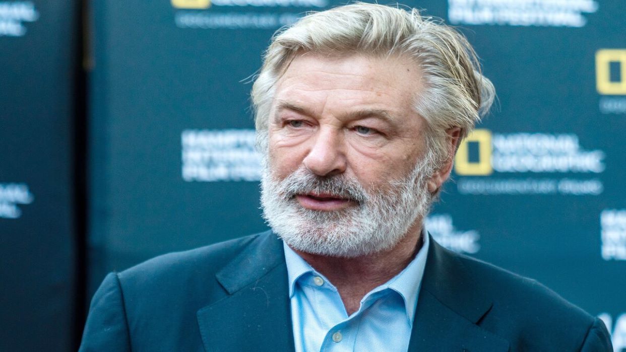Trabajadores de "Rust" demandan a Alec Baldwin por efectos postraumáticos