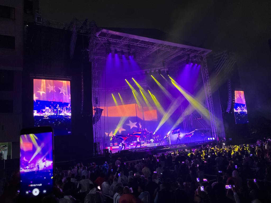 Terraza del CCCT se rindió ante la voz y la salsa de Víctor Manuelle