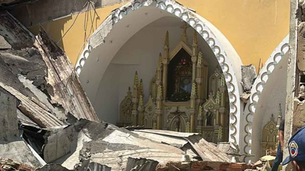 Colapsó techo de la Iglesia de la Virgen del Rosario de Aranzazú en ... Colapsó techo de la Iglesia de la Virgen del Rosario de Aranzazú en ...