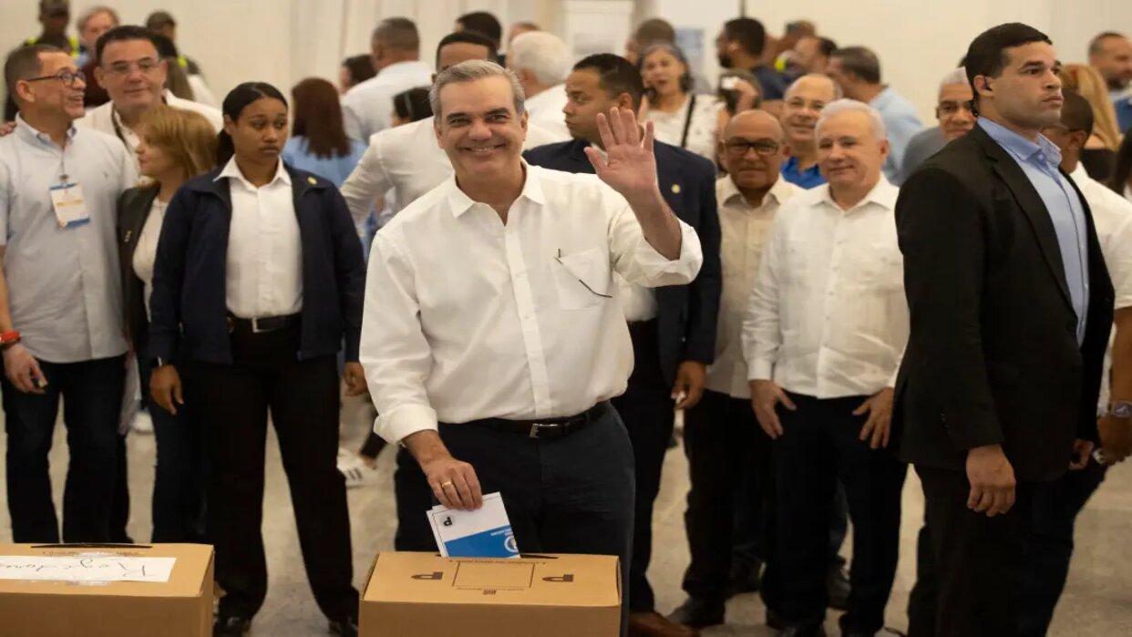El presidente dominicano Abinader gana ampliamente las primarias y ...
