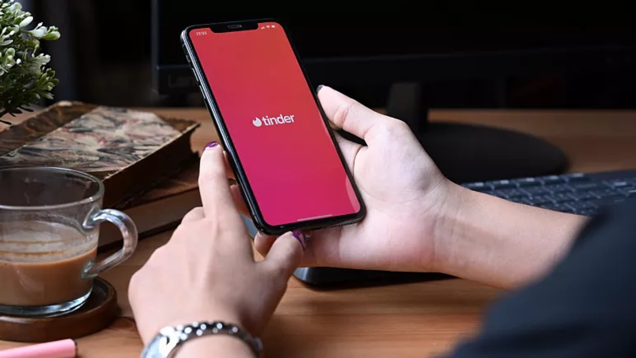 Tinder permite que amigos y familiares ayuden a encontrar una pareja
