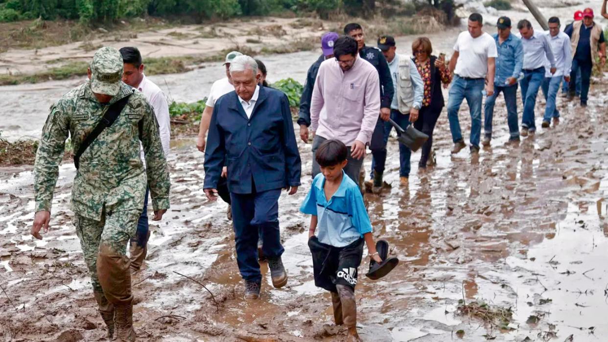 Así fue la travesía de López Obrador para llegar a Acapulco, aislado tras el huracán Otis