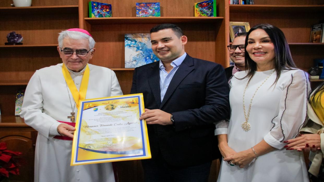 Alcaldía y Cámara municipal otorgan orden Manuel Plácido Maneiro a ...