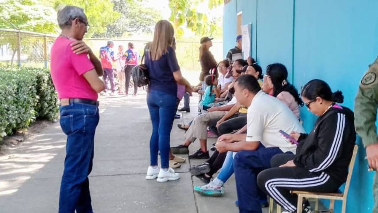 Civismo electoral demostraron los votantes durante el referendo ...