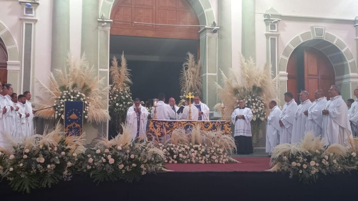 ¡Solemne bajada! Divina Pastora abraza a su pueblo