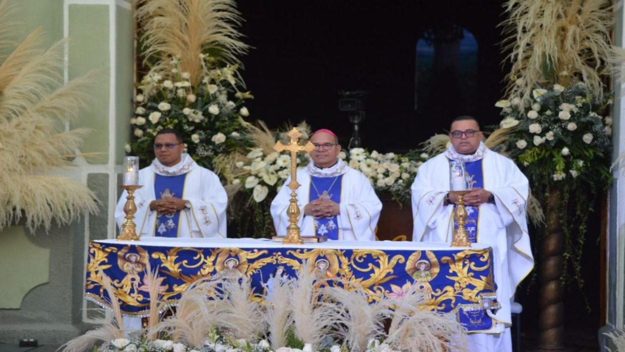 ¡Solemne bajada! Divina Pastora abraza a su pueblo