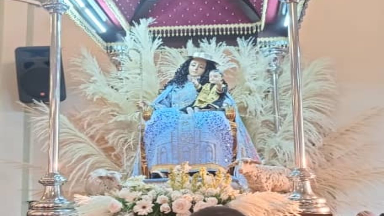 Larenses preparados para la visita 166 de la Divina Pastora