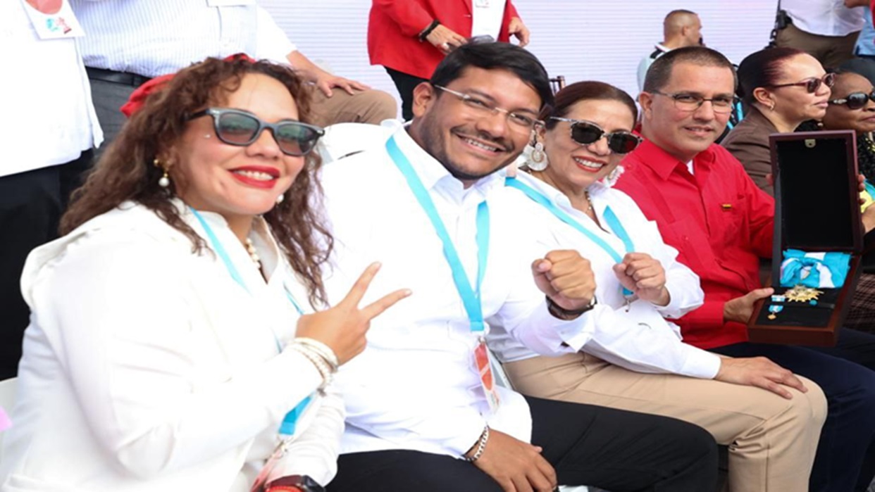 Presidente Maduro agradece a Honduras por la honorable distinción recibida Presidente Maduro agradece a Honduras por la honorable distinción recibida
